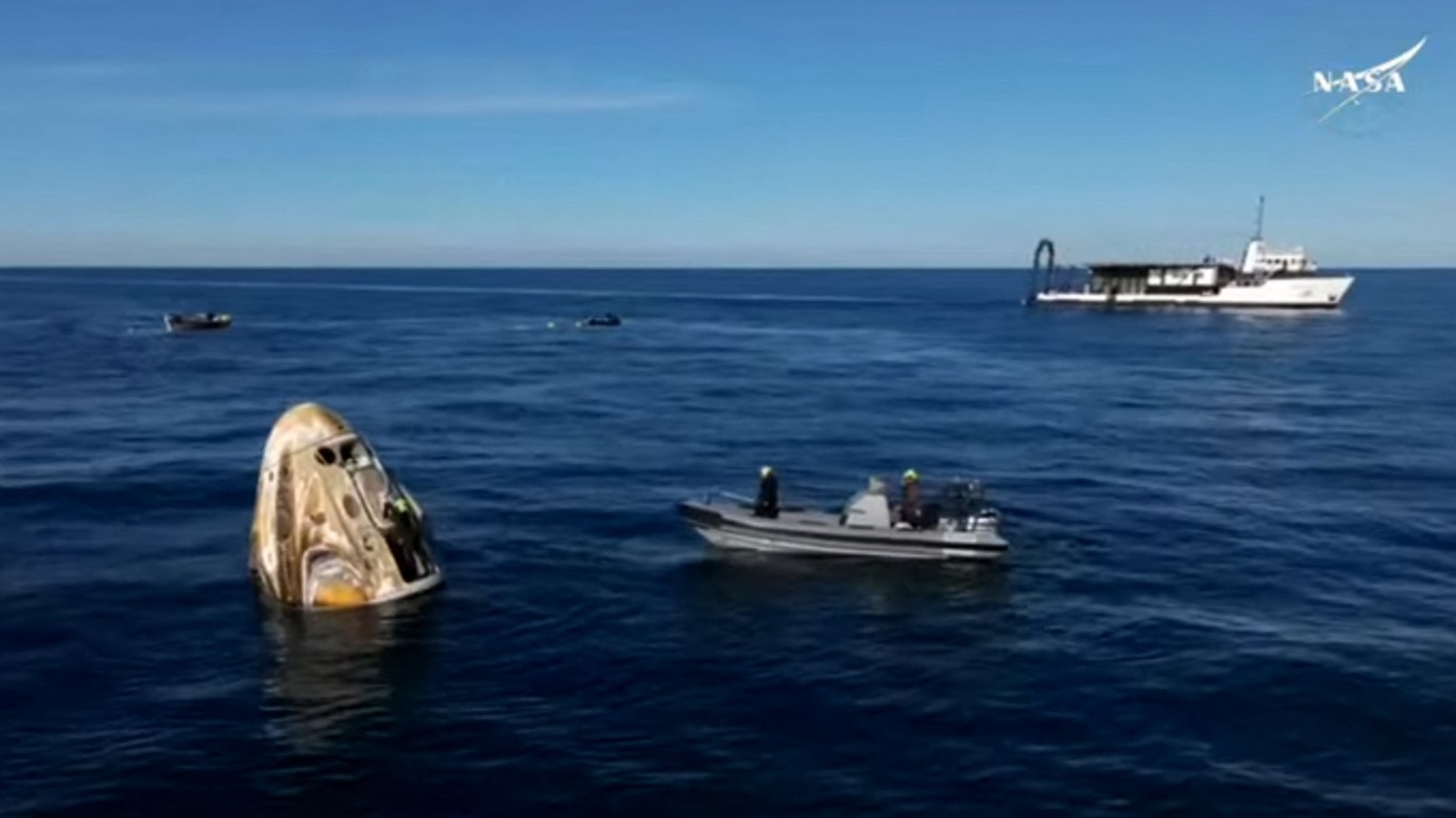 ‘A movie scene’: Incredible moment dolphins surround Dragon capsule as ...
