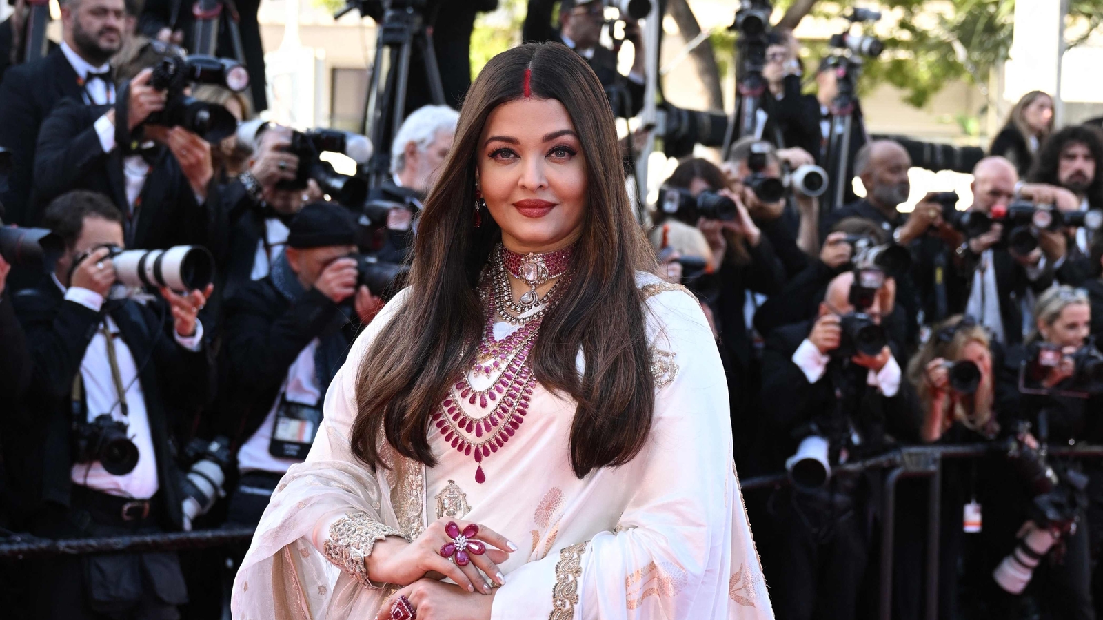 Aishwarya Rai wins hearts with sari at Cannes 2025: Recreate her most ...
